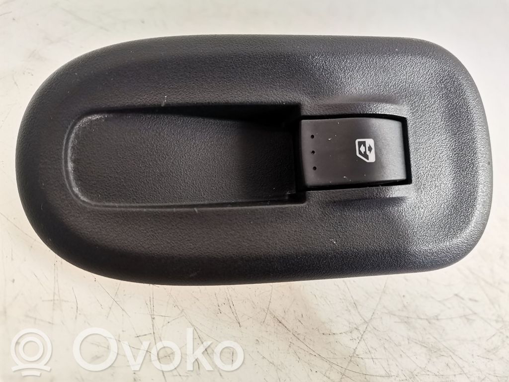 8200548968 Renault Master III Electric window control switch, €38.40 | RRR