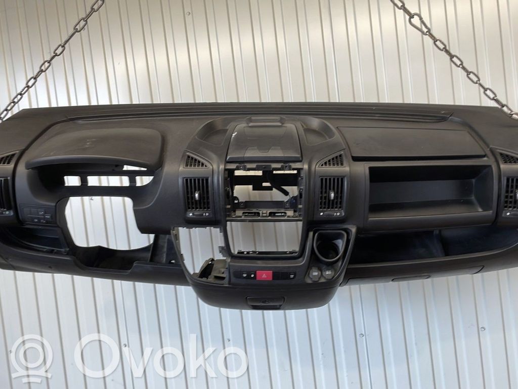 1684710980 Peugeot Boxer Dashboard, €138.00 | RRR