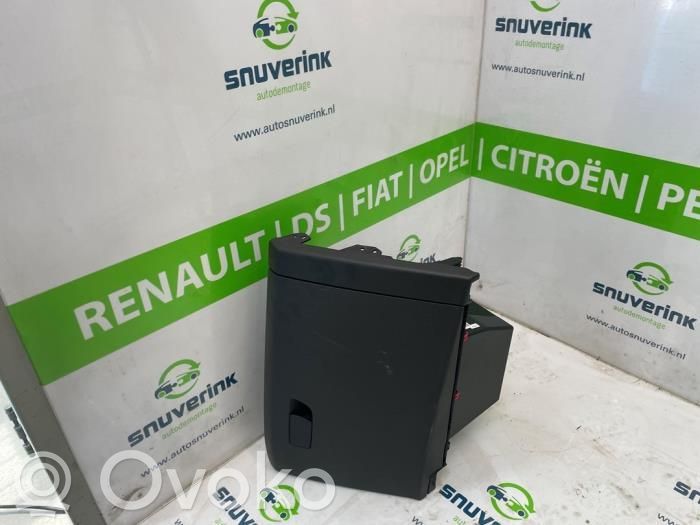 685007841R Renault Arkana Glove box set, €79.44 | RRR