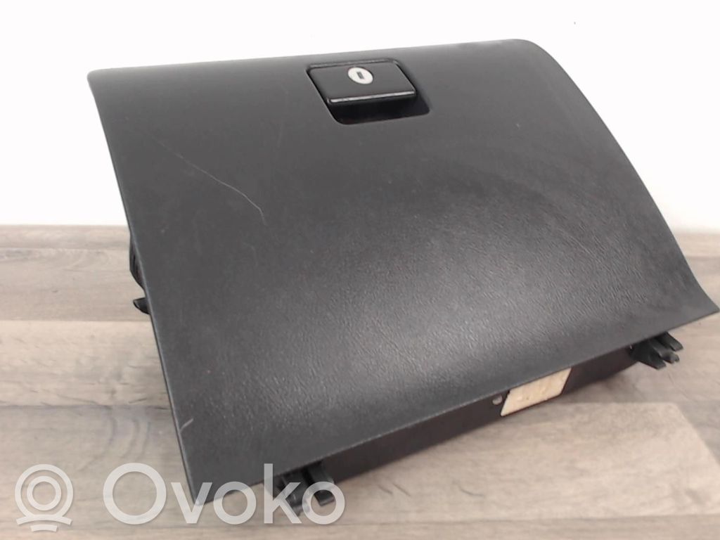 555500F010B0 Toyota Corolla Verso AR10 Glove box, €35.18 | RRR