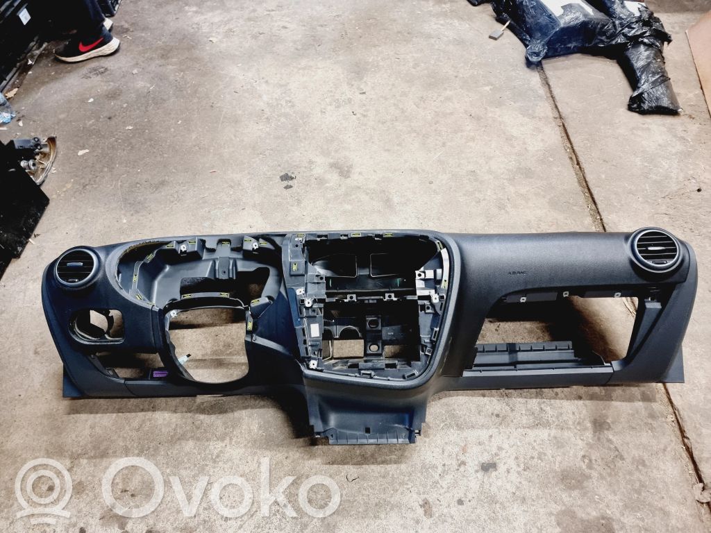 1P0857067 Seat Leon (1P) Tableau de bord, 359,98 € | OVOKO