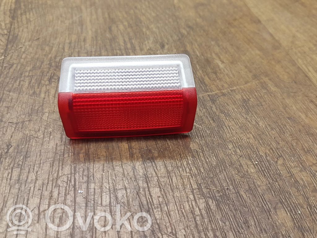 A0028201901 Mercedes-Benz B W246 W242 Éclairage intérieur porte avant ...