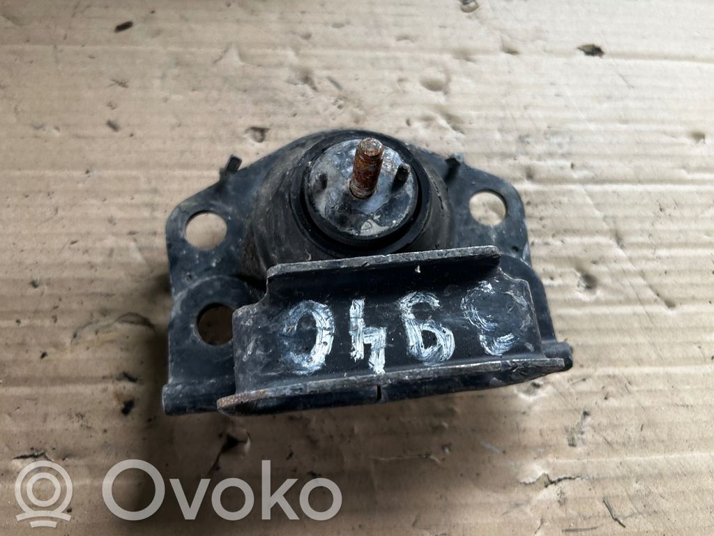 7700795685 Renault Clio I Engine mount bracket, €6.82 | RRR