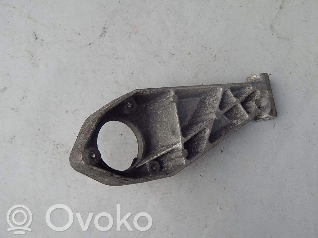 Opel Astra J Moottorin kiinnikekorvake (käytetyt)
