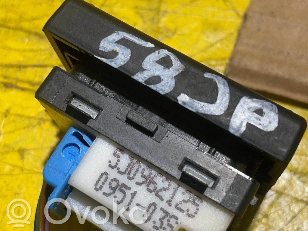 5J0962125 Skoda Fabia Mk2 (5J) Central locking switch button, €5.88 | RRR
