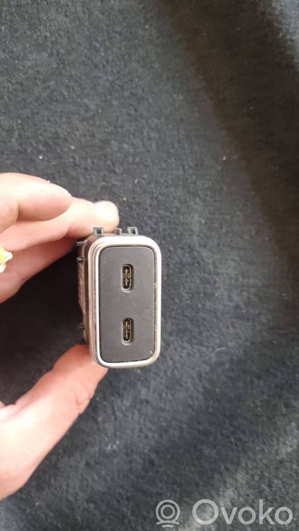 A1678205402 Mercedes-Benz GLE W167 USB socket connector, €32.53 | RRR