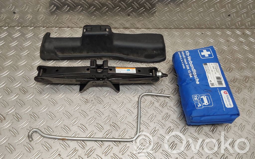 584420D090 Toyota Yaris Lift Jack, €38.00 | RRR