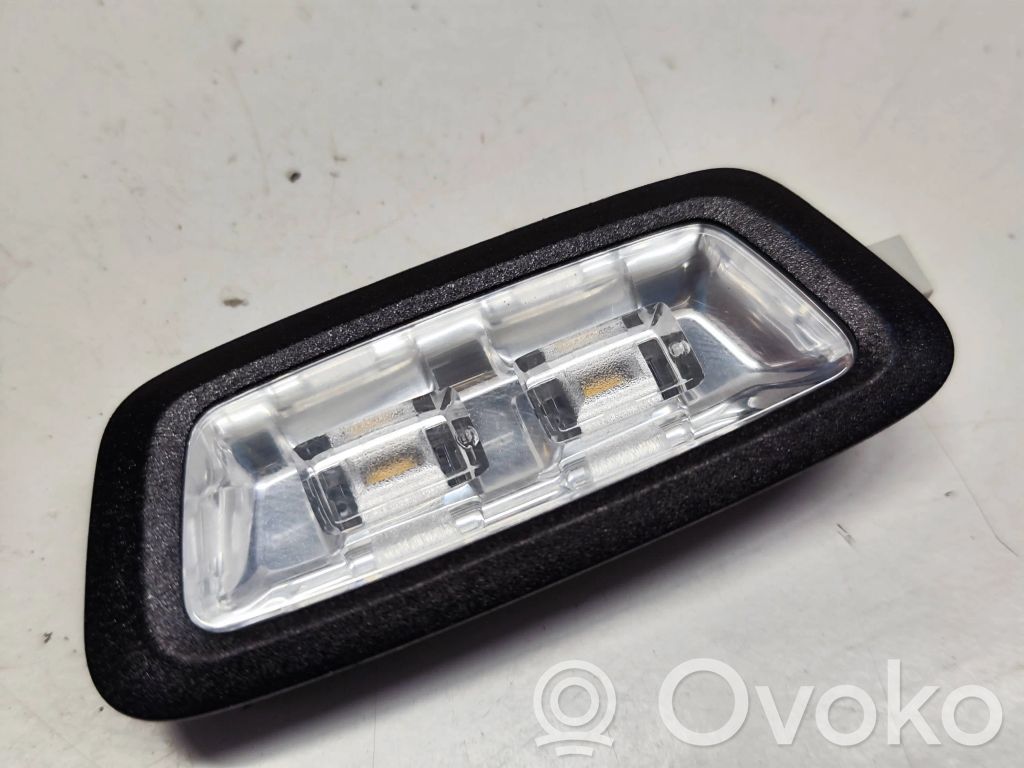 A0009064301 Mercedes-Benz C W205 Takatavaratilan sisävalo, 5,00 € | OVOKO
