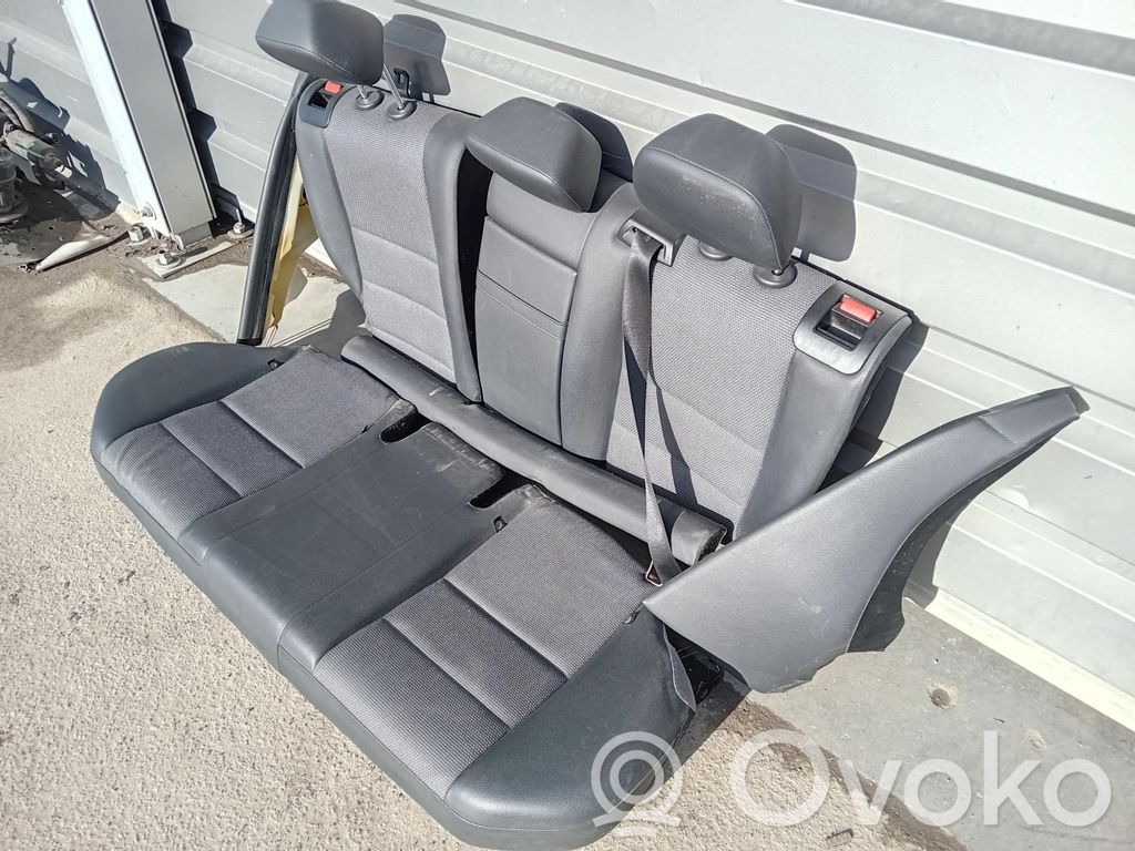 Mercedes-Benz C W204 Sièges de deuxième rang, 77,65 € | OVOKO