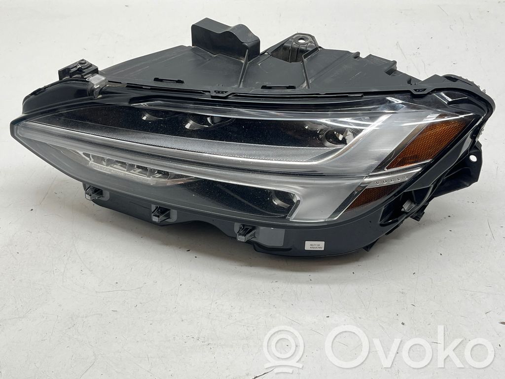 31386162 Volvo S90, V90 Phare frontale, 1 000,00 € | OVOKO