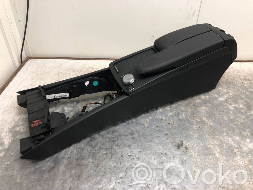 A2046800450 Mercedes-Benz C W204 Console centrale, 188,24 € | OVOKO