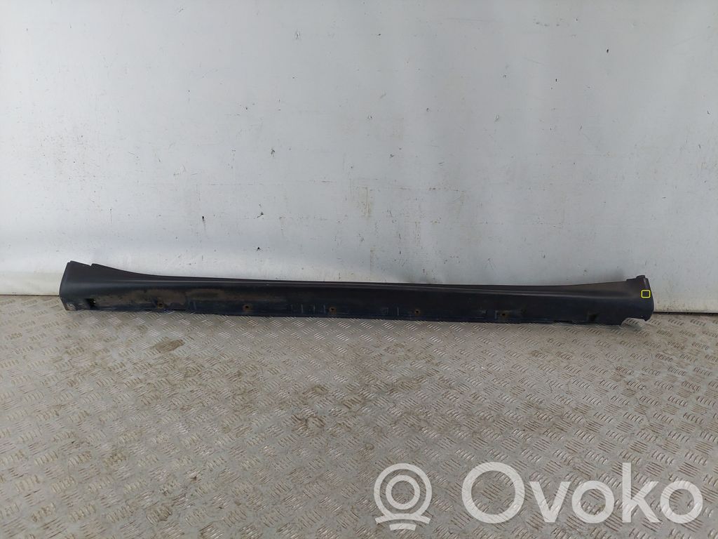 768501KA6A Nissan Juke I F15 Marche-pieds, 39,00 € | OVOKO