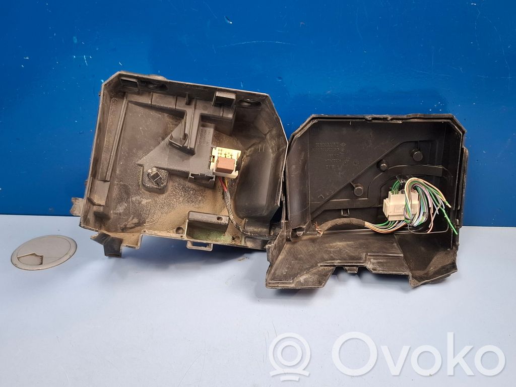 8200744505 Renault Kangoo II Couvercle de boîte à fusibles, 37,00 € | OVOKO