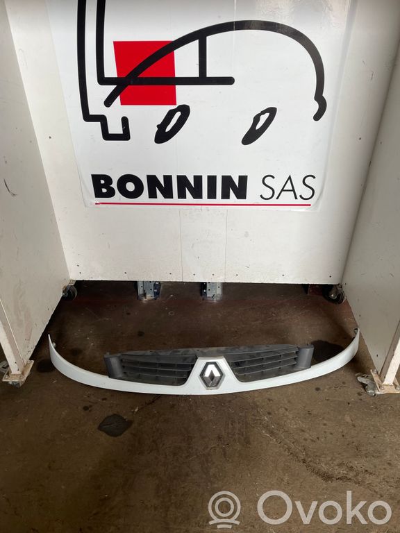 7701062876 Renault Express Front bumper upper radiator grill, €79.20 | RRR