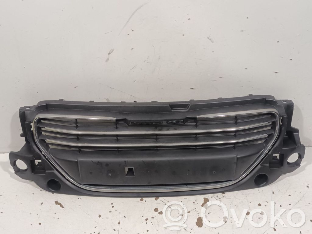 9676946780 Peugeot 301 Grille calandre supérieure de pare-chocs avant ...