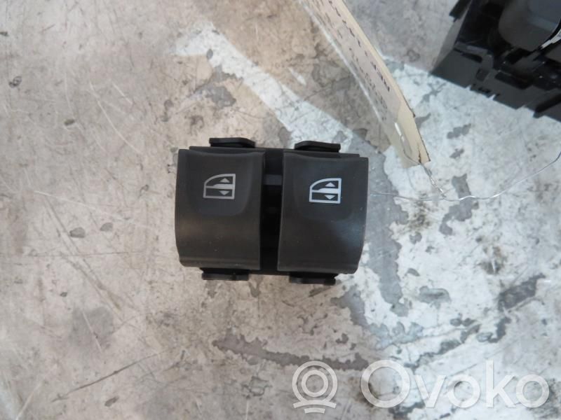 254118722R Renault Clio IV Electric window control switch, €26.30 | RRR