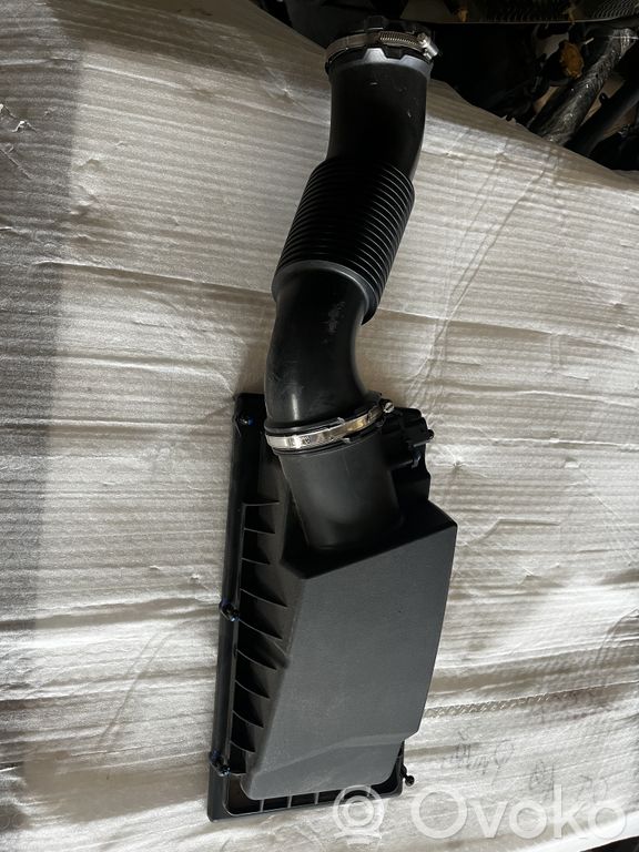 L8B29H736AA Land Rover Defender Air filter box, €100.00 | RRR