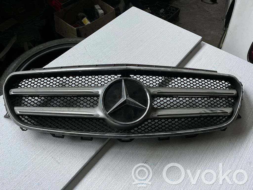 A2138880123 Mercedes-Benz E W213 Front bumper upper radiator grill, € ...