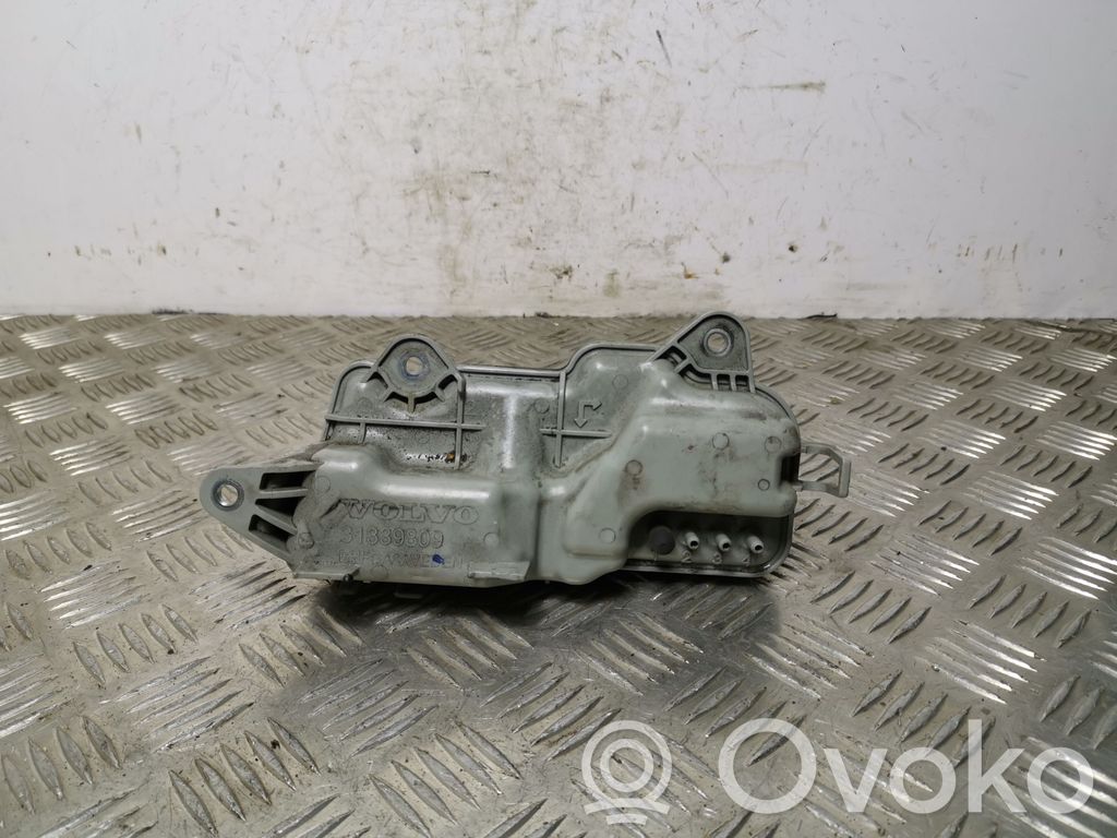 31339809 Volvo V40 Cross country Other engine bay part, €20.00 | RRR