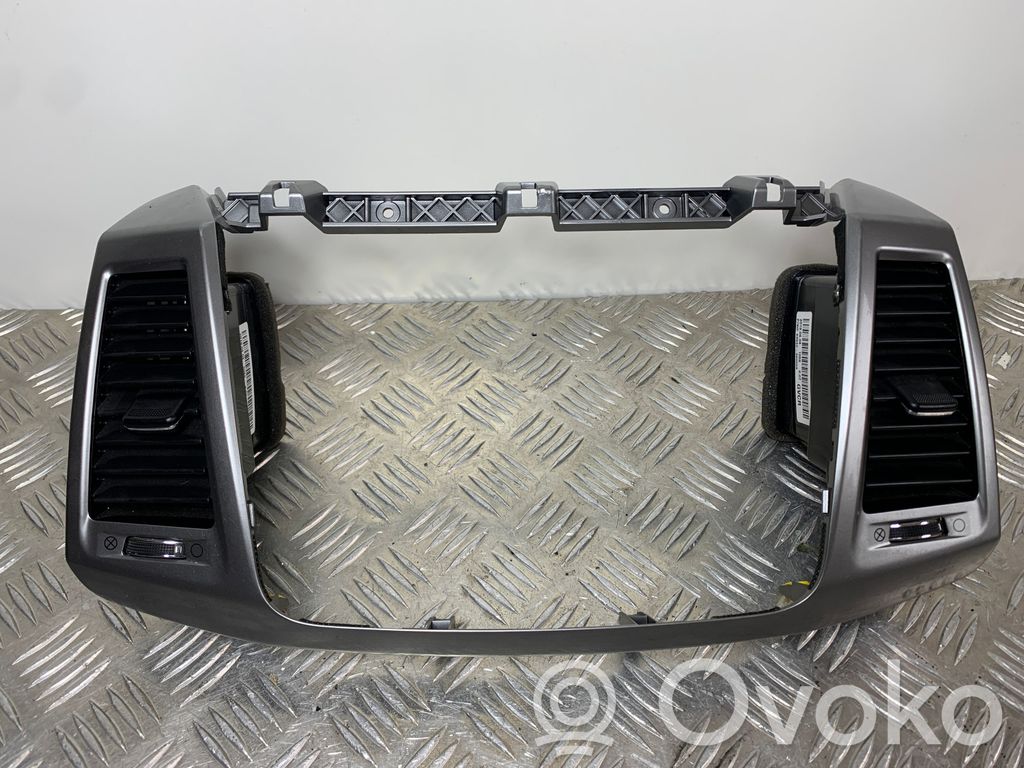 7655036000 SsangYong Rexton Radio/GPS head unit trim, €60.00 | RRR