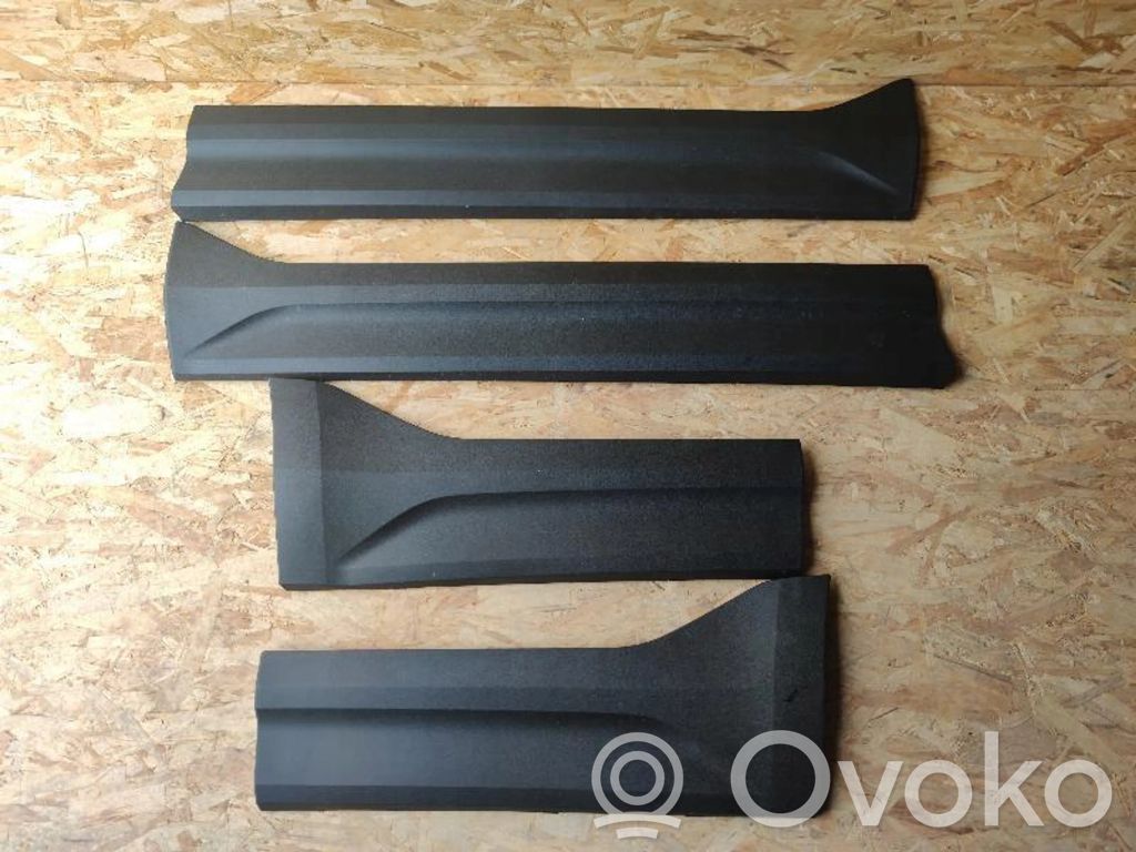 31448316 Volvo XC40 Moulure de porte arrière, 121,00 € | OVOKO