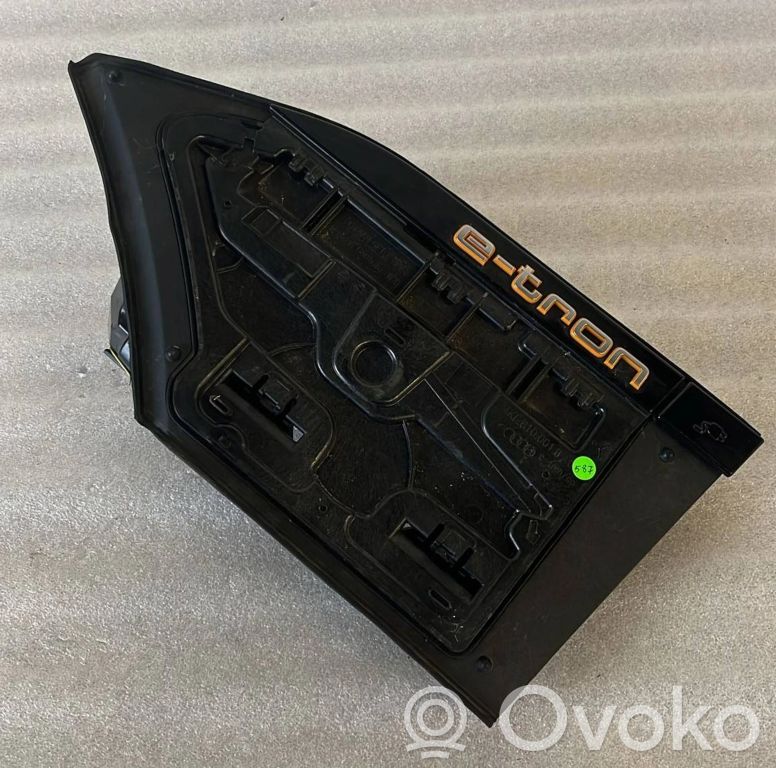 4KE810001B Audi e-tron Trappe de chargement électrique, 70,35 € | OVOKO