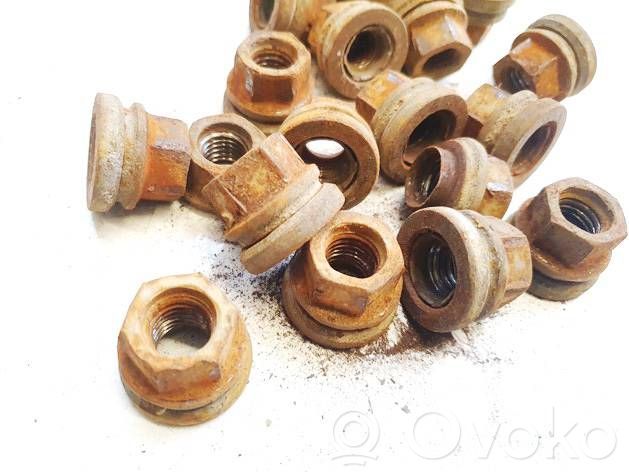 Volkswagen PASSAT B4 Nuts/bolts, €16.46 | RRR