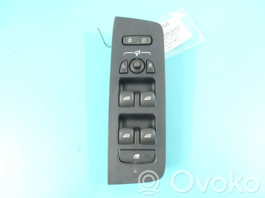31453232 Volvo V40 Electric window control switch, €67.64 | RRR