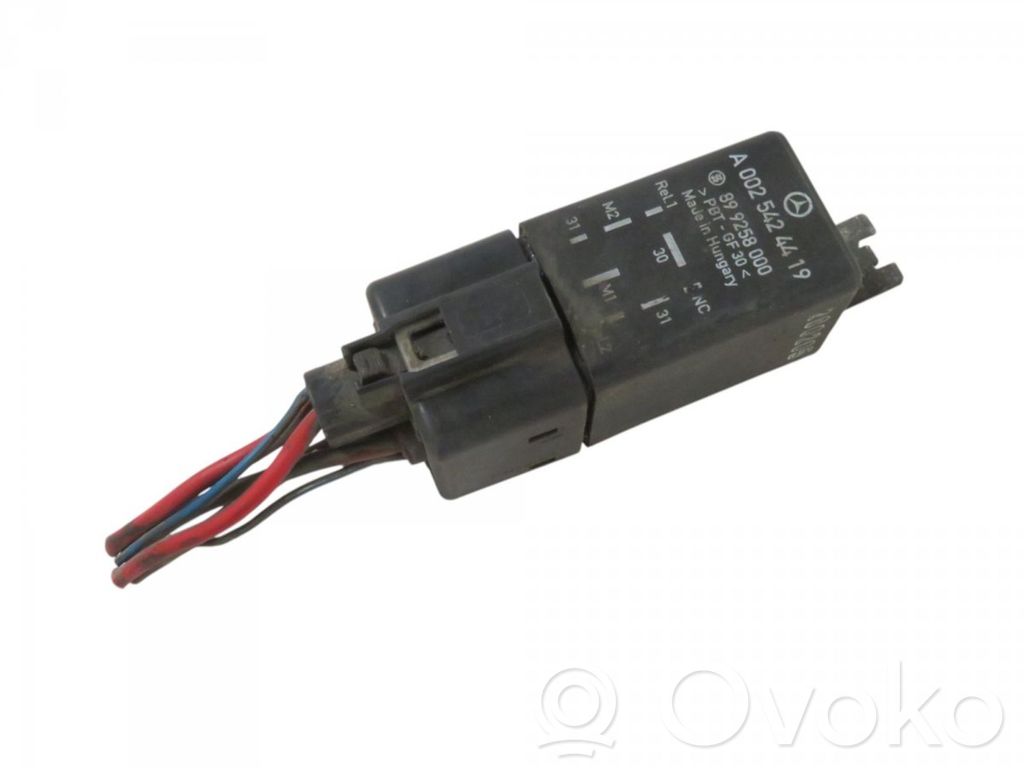 A0025424419 Mercedes-Benz Vito Viano W639 Relais de ventilateur de ...