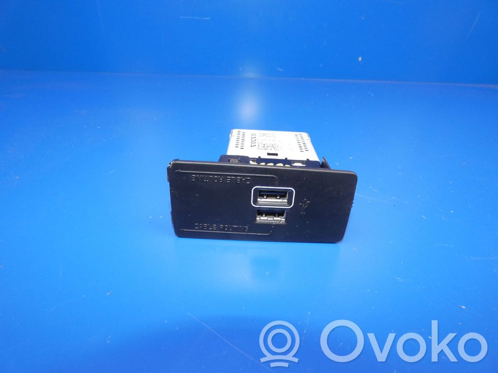 31407038 Volvo XC90 Connecteur/prise USB, 40,00 € | OVOKO