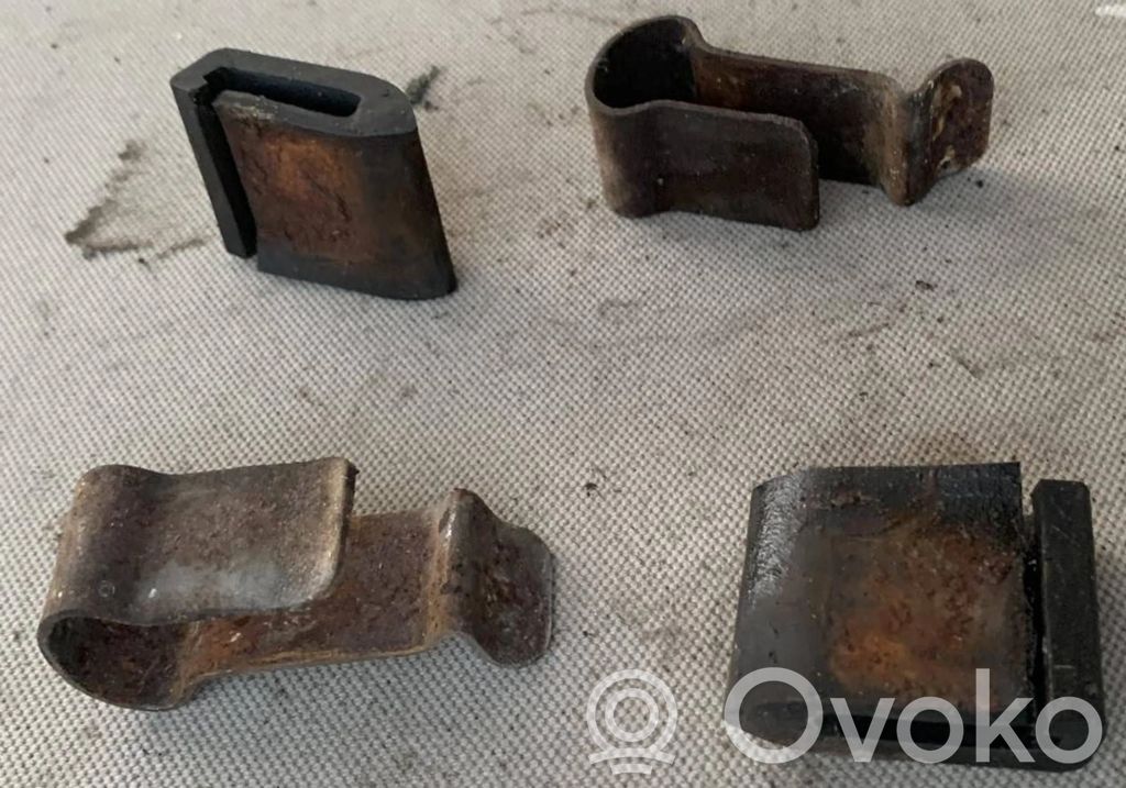 Mercedes-Benz W123 Fixation de radiateur, 116,16 € | OVOKO