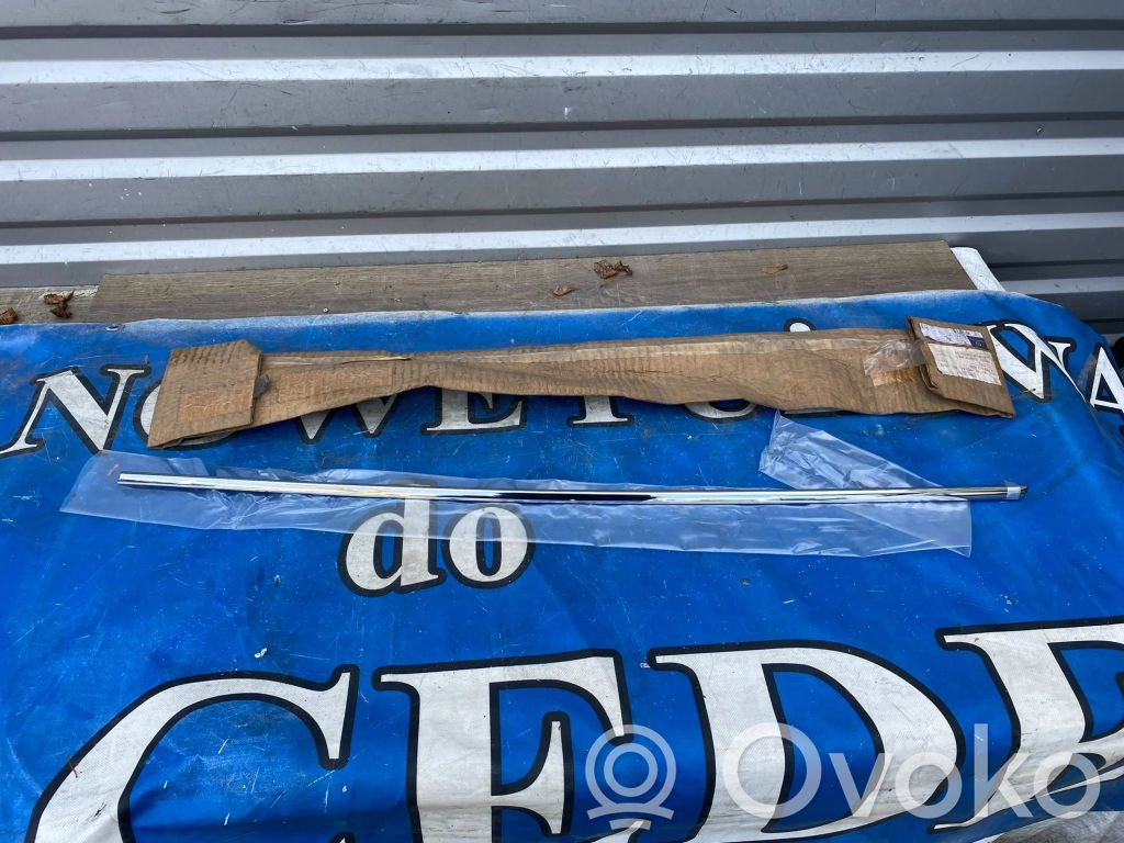 A2226908601 Mercedes-Benz S W222 Moulures des vitres de la porte avant ...