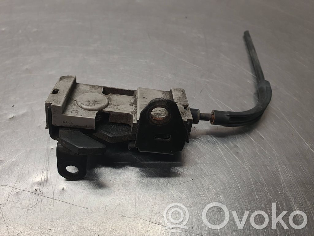 A2048704458 Mercedes-Benz C W204 Serrure de capot, 20,00 € | OVOKO