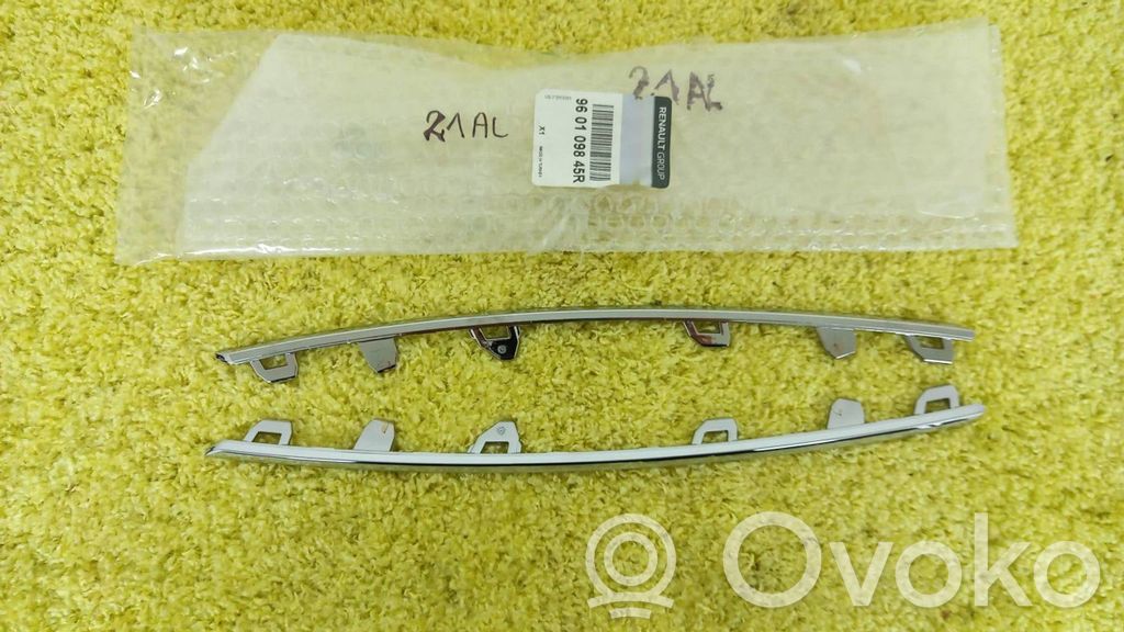 960109845R Renault Clio V Front bumper upper radiator grill, €23.53 | RRR