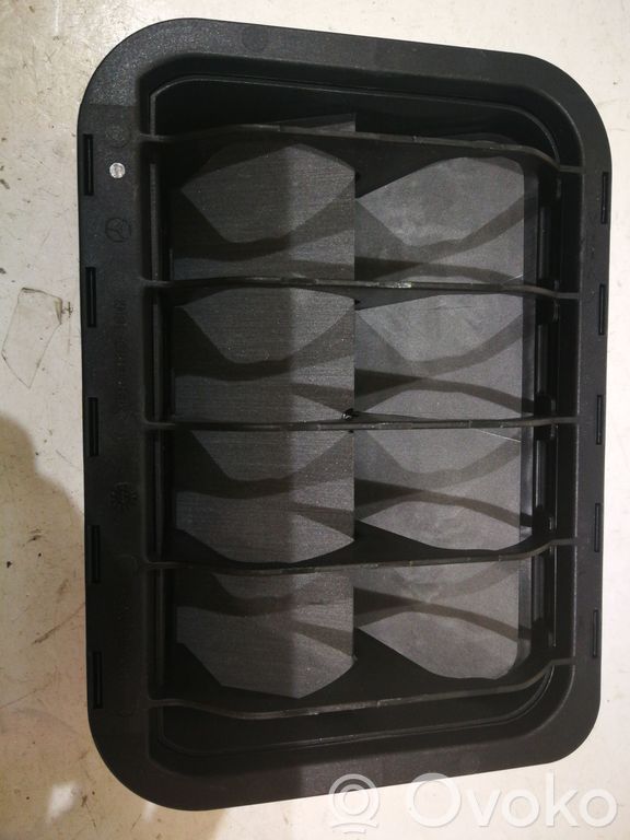 A2038300142 Mercedes-Benz Vito Viano W447 Grille d'aile, 7,88 € | OVOKO