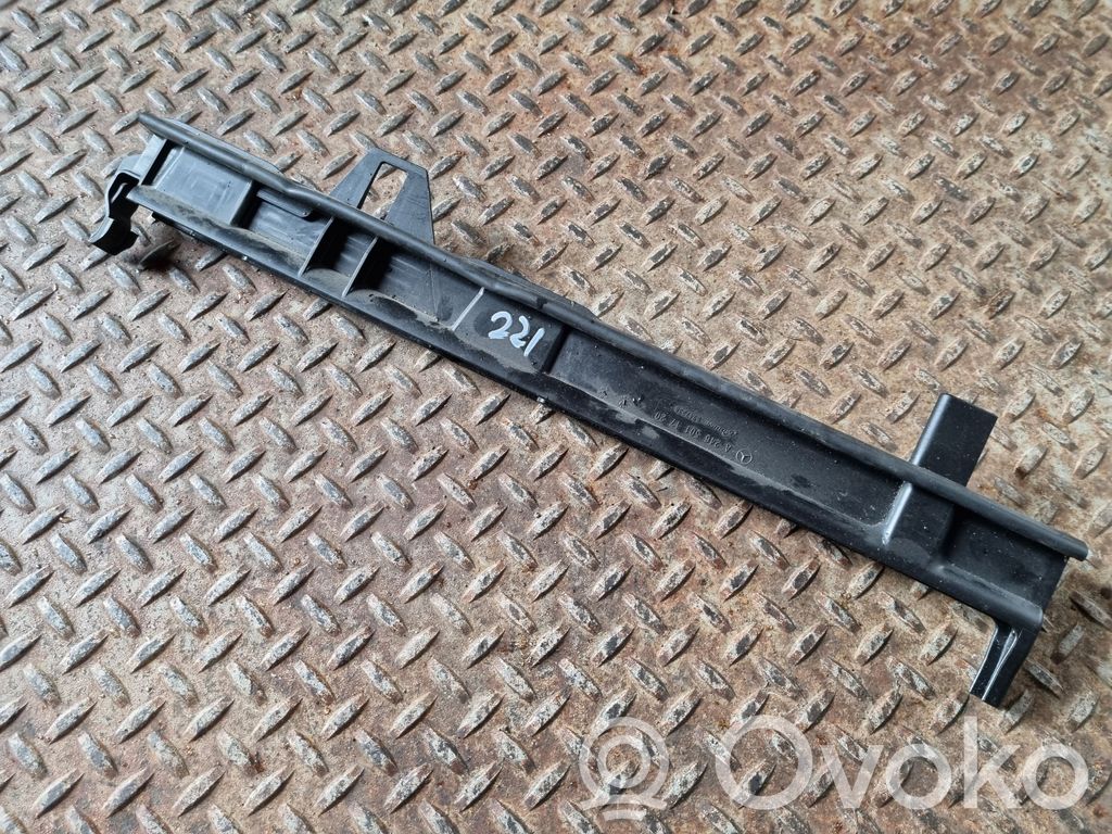 A2465011720 Mercedes-Benz A W176 Fixation de radiateur, 12,00 € | OVOKO