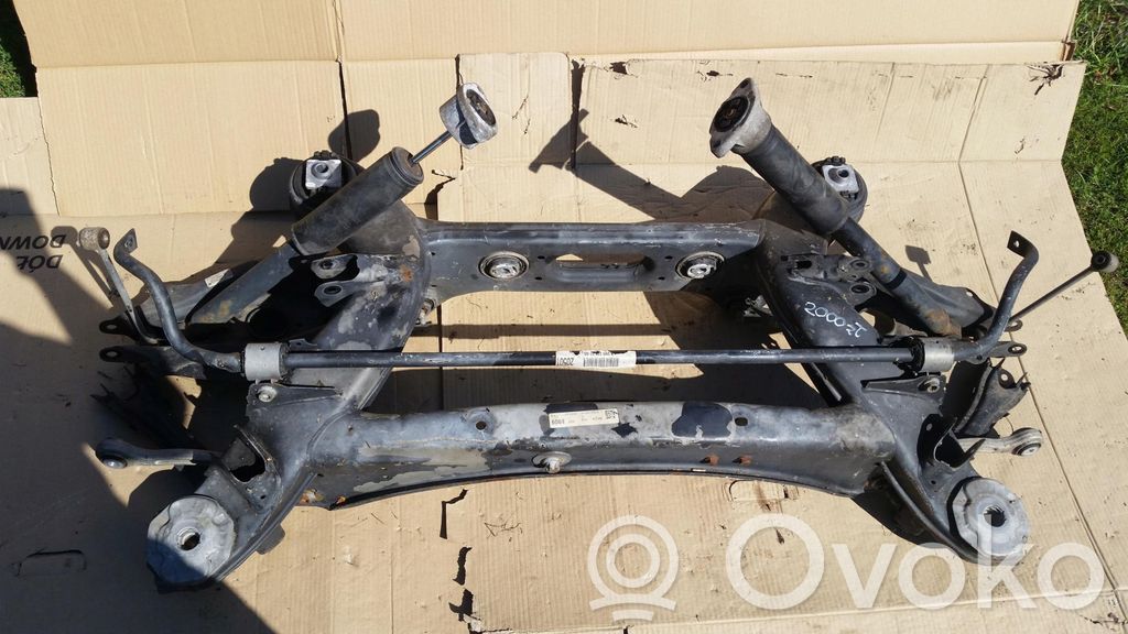 2053508909 Mercedes-Benz C W205 Poutre d'essieu arrière avec réducteur ...