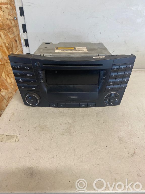 A2118706990 Mercedes-Benz E W211 Radio/CD/DVD/GPS head unit, €49.00 | RRR