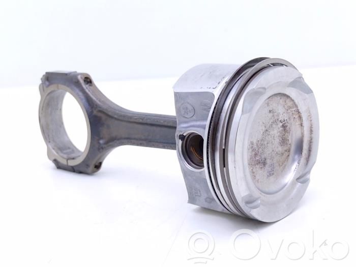 A2560301100 Mercedes-Benz AMG GT 4 x290 w290 Piston, €211.75 | RRR