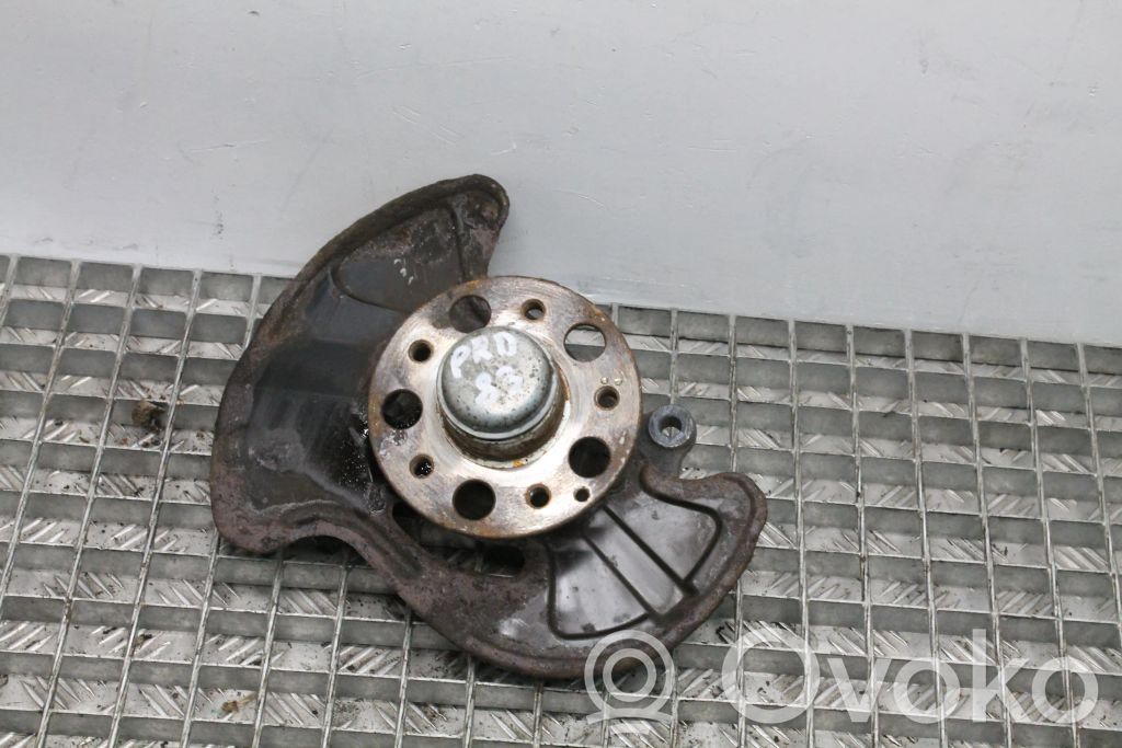 Mercedes-Benz SLK R171 Front wheel hub, €19.00 | RRR