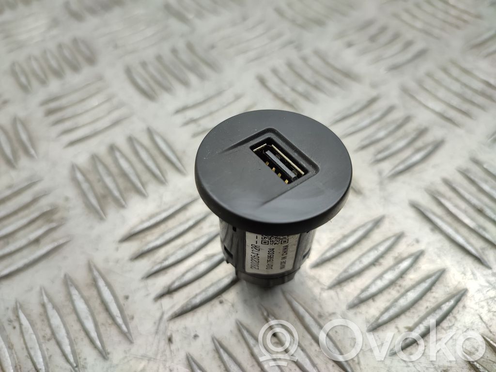 280235412R Renault Master III USB socket connector, €22.95 | RRR