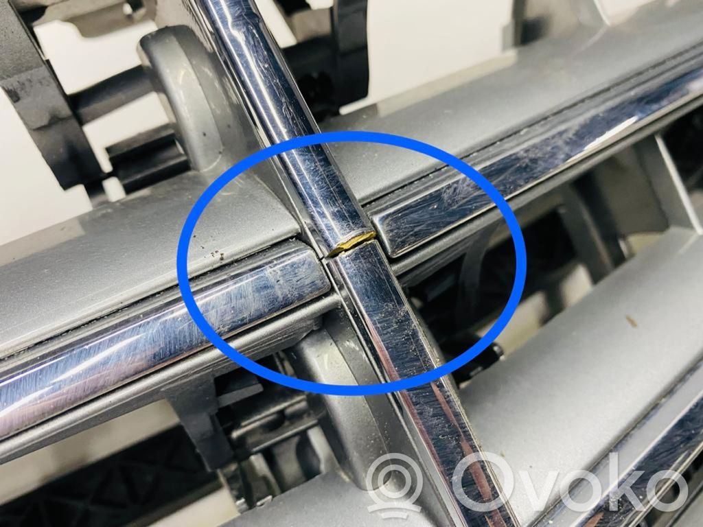 STU636 Mercedes-Benz C W205 Grille calandre supérieure de pare-chocs ...