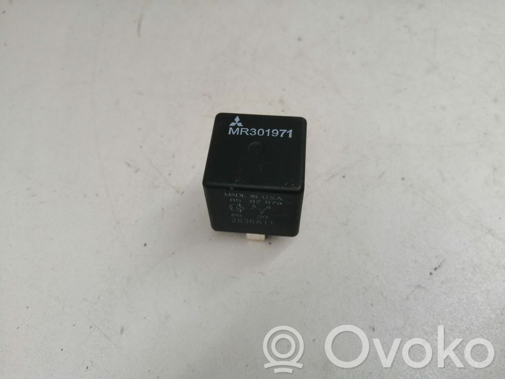 MR301971 Mitsubishi Outlander Autres relais, 2,00 € | OVOKO