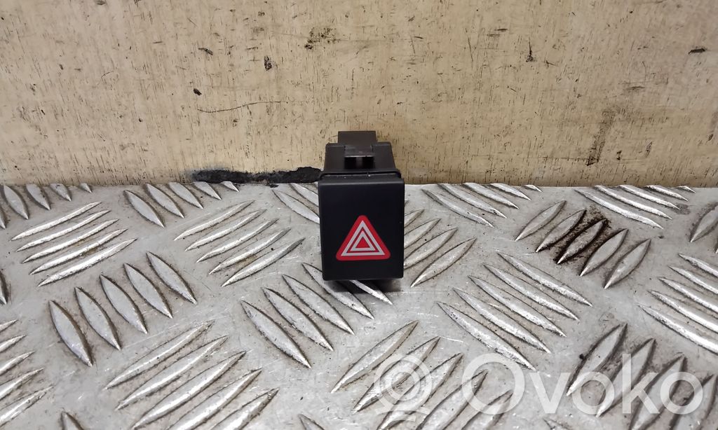 6Q0953235A Volkswagen Polo IV 9N3 Hazard light switch, €12.00 | RRR
