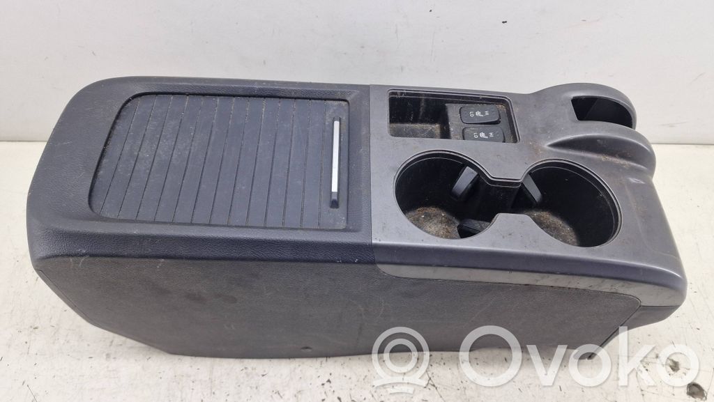 83400 Honda CR-V Center console, €30.00 | RRR
