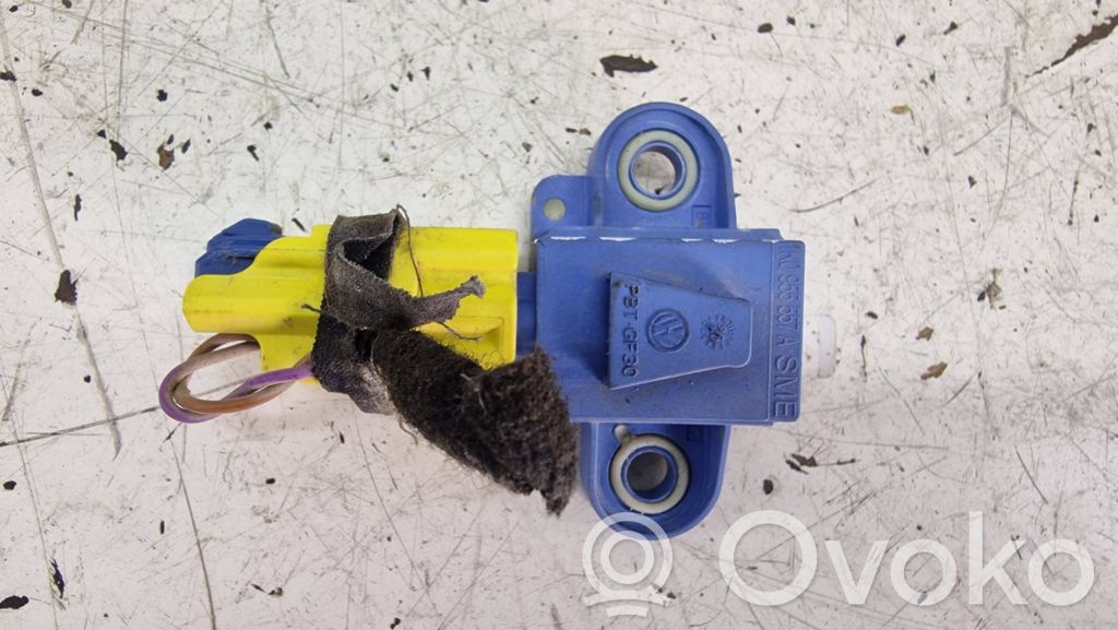 1K0955557A Volkswagen Jetta V Airbag deployment crash/impact sensor, € ...