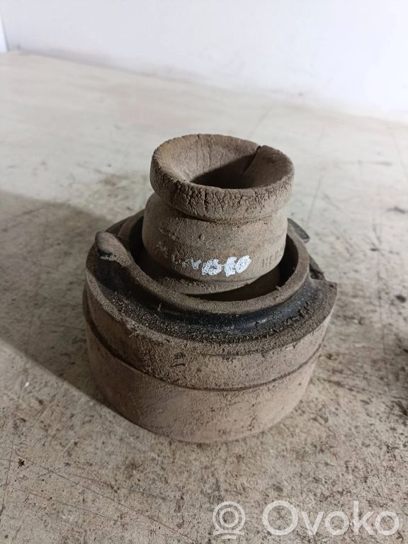 D788H Ford Mondeo MK II Rear coil spring rubber mount, €8.55 | RRR