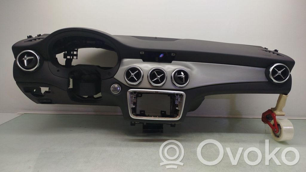 A11768008019H68 Mercedes-Benz GLA W156 X156 Dashboard, €786.00 | RRR