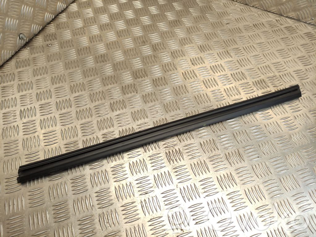 Citroen DS5 Rubber seal front door window/glass, €4.50 | RRR
