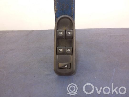 254117873R Dacia Duster Interrupteur commade lève-vitre, 28,24 € | OVOKO